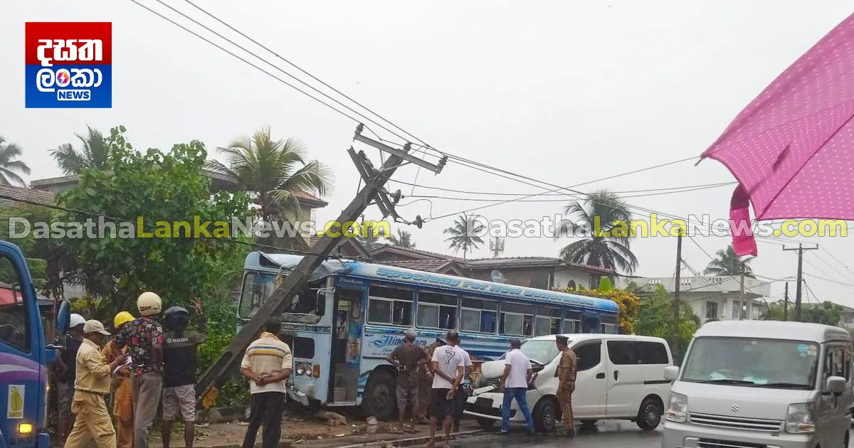 පෞද්ගලික බස් රථ අනතුරකින් බස් රථයේ රියදුරා මියයයි | Dasatha Lanka News