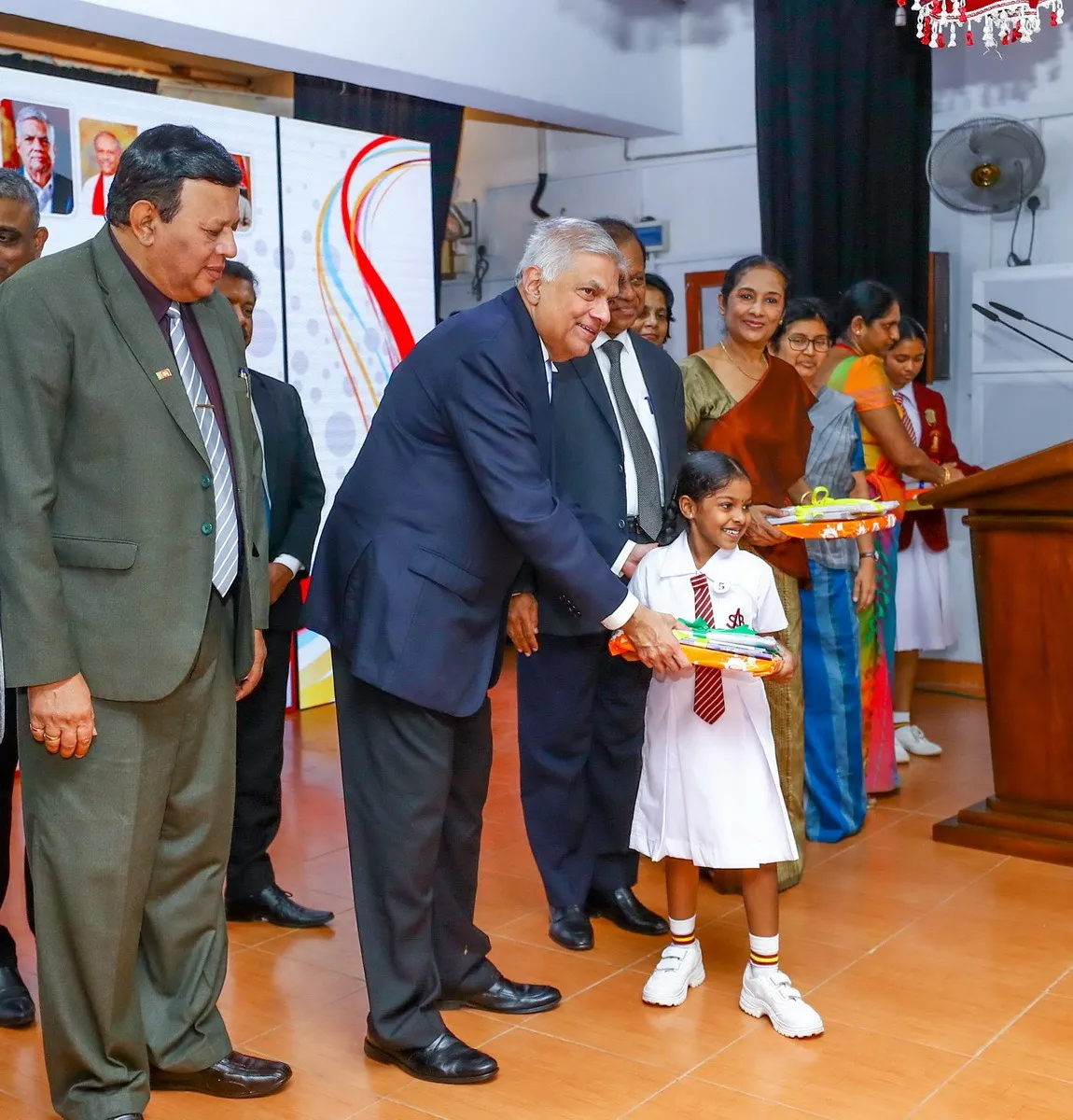 රට ආර්ථික පරිවර්තනයක් කරා ගෙන යාමට නම් ලොවට ගැළපෙන අධ්‍යාපන ක්‍රමවේදයක් ...