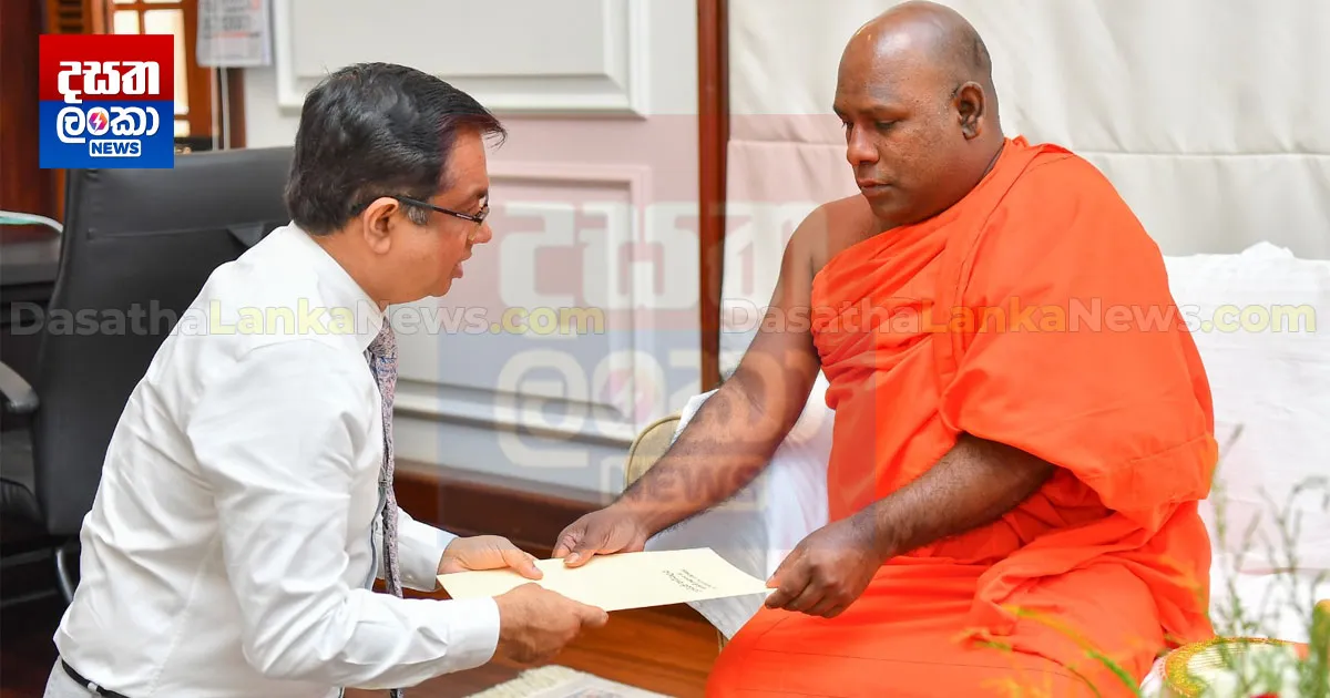 ආපදා නිසා දේපල අහිමි වූ ජනතාවට මාවීකන්දේ රතනපාල හිමිගෙන් පරිත්‍යාගයක් ...